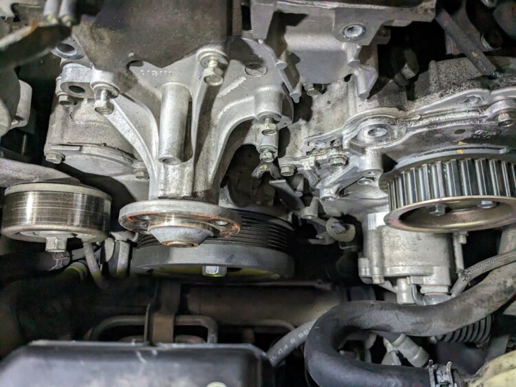 ハイエース専門店｜納車前整備とEGRバルブ交換です。 | 福岡のハイエース専門店プレステージ